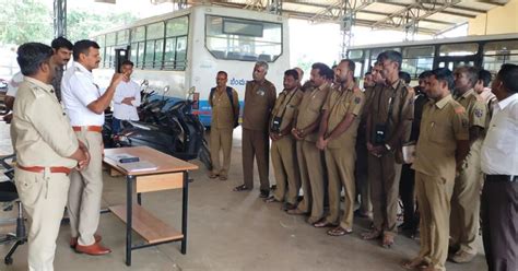 Bmtc Bus Drivers Conductors Get Refresher Course On Traffic Rules