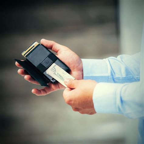 Ekster Parliament Wallet Review Stylish Secure Solution For Lost Items