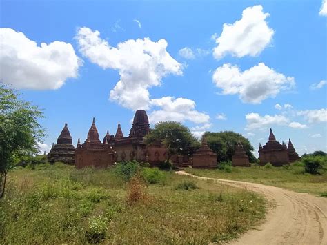 ပုဂံကမ္ဘာ့အမွေအနှစ်ဒေသ လောကထိပ်ပန်ဂူဘုရားအတွင်းရှိ ခေတ်ဟောင်းမွန်ဘာသာ၊ခေတ်ဟောင်းမြန်မာဘာသာဖြင့