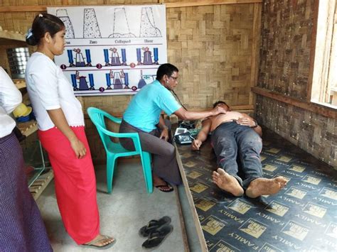 မအီမ်ြု့ ကျေးလက်ကျန်းမာရေးဌာနမှ လမ်းတံတားဆိပ်ရှိ အလုပ်သမားများအား အခမဲ့ ကျန်းမာရေးစောင့်ရှောက်မ