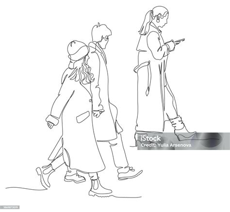 아름다운 여성을 왼쪽으로 바라보고 여자 친구의 손을 잡고 있는 남자 하이힐을 신고 이동 중에 전화를 사용하는 여성 코트를 입는다 라인 아트 스타일 벡터입니다 전화에 대한
