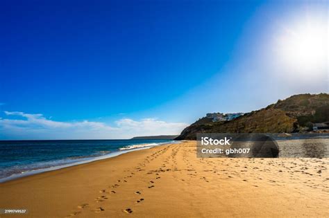 포르투갈의 빈 아마도 해변 아름다운 알 가르 베 해안 햇볕이 잘 드는 모래 해변과 절벽에서보기 0명에 대한 스톡 사진 및 기타 이미지 Istock