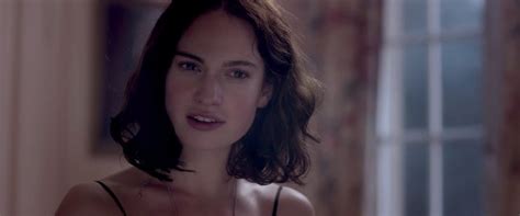 28 Vuotias Downton Kaunotar Lily James Ilkosen Alasti Riisuutui