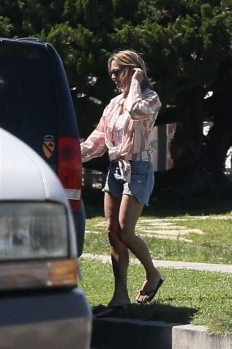 Robin Wright Chats With A Friend Outside Her Home In Venice Beach 26