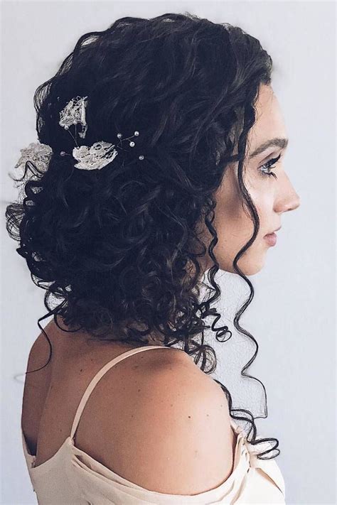 17 Wonderful Wedding Hairstyles For Wavy Hair