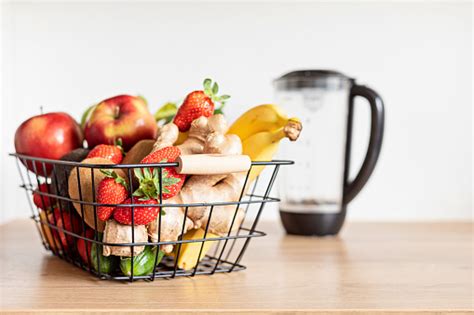 다양한 재료로 만든 스무디를 위한 건강하고 신선한 과일과 채소 0명에 대한 스톡 사진 및 기타 이미지 0명 개성 개념 건강관리와 의술 Istock