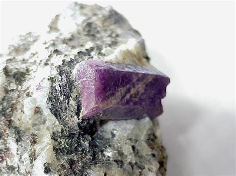 Корунд (обобщение разновидностей), Corundum, Korund, Corindon • Mineral ...