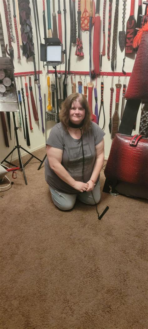 Wifes first collar and leash : r/collared