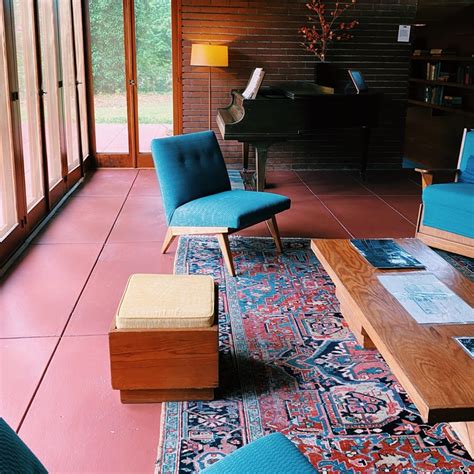 Discover The Retro Modern Essentials 5 Items Every Trendy Home Needs