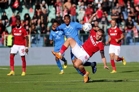 Фенове на червените се млатят помежду си Хай Клуб