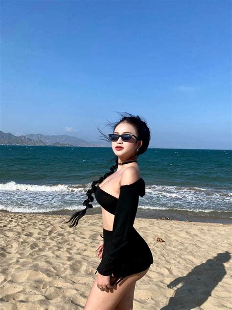 Hai cô gái mặc áo dài hấp dẫn không tưởng gây mê với dung nhan nóng bỏng Người đẹp Việt Giải Trí