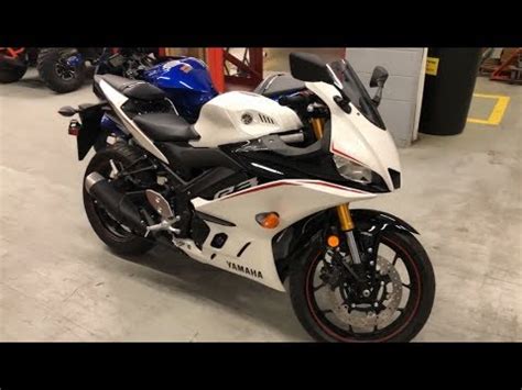 2019 Yzf R3 First Look White And Blue R3s Uncrating Reveal Youtube