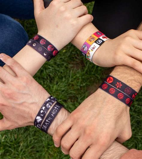 ტანსაცმელი სამაჯურები ჰუდები ონლაინ მაღაზია