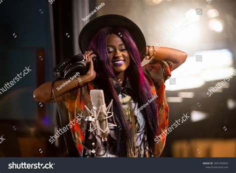 12 Vanessa Mdee 图片、库存照片和矢量图 Shutterstock