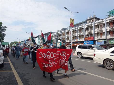 မြစ်ကြီးနားဆိုင်ကယ်သပိတ်ကို ရဲနှင့်စစ်တပ်က ကားဖြင့်ဝင်တိုက်၊ အမျိုးသမီး ၄ ဦးကို ဖမ်းဆီး