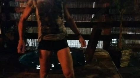Alexa Cosmic Nadando En La Piscina Después De La Sauna En Camiseta