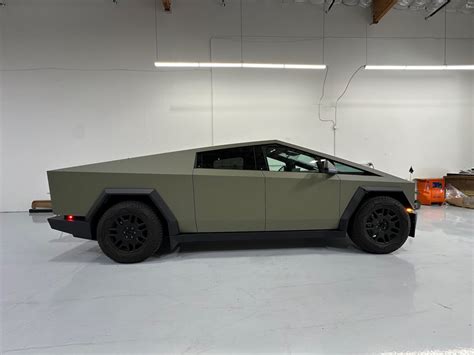 Tesla Starts Showing Off Oem Cybertruck Wraps In Stores