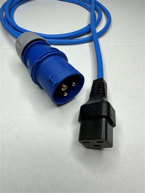 Commando Plug To Locking C19 Mcc Power Accessories