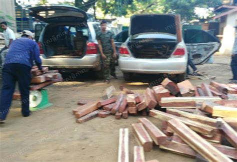 រថយន្ត ដឹកឈើ គ្រ ញូ ង ២ គ្រឿង ត្រូវ បាន ផ្នែក រដ្ឋបាល ព្រៃឈើ កំពង់ថ្ម បង្ក្រាប Khmerload