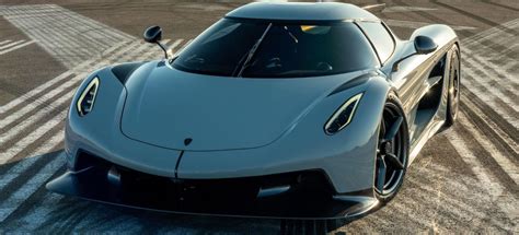 Los Gemera Y Jesko Absolut Salen A Estirar Las Piernas Al Aeródromo De