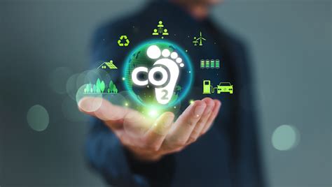 탄소 발자국 개념 지구 온난화와 기후 변화를 제한하기 위해 Co2 배출량을 줄입니다 지속 가능한 개발 재생 가능 에너지에 대한 녹색 사업 전기 운송 발자국 기호 축소 0에