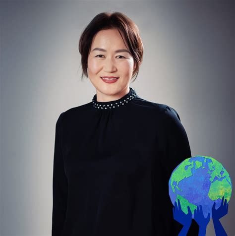 Oyunaa Ээжийн амин үр минь 👩‍ ️‍👩👭🧚🏻‍♀️ Энхрийлж өсгөсөн цэцэг минь 🌸🌸🌸 Чи л надад бүх хайрыг