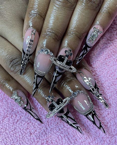 Pin By 𝐑3𝐦𝐲 ᡣ𐭩 •｡ꪆৎ ˚⋅ On Nails ♡ Nails Classy Acrylic Nails Goth Nails