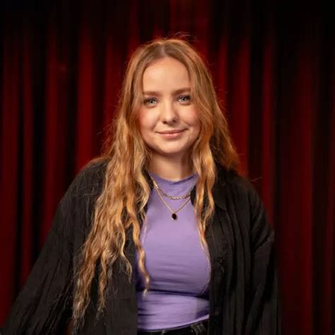 Julia Weber Republica
