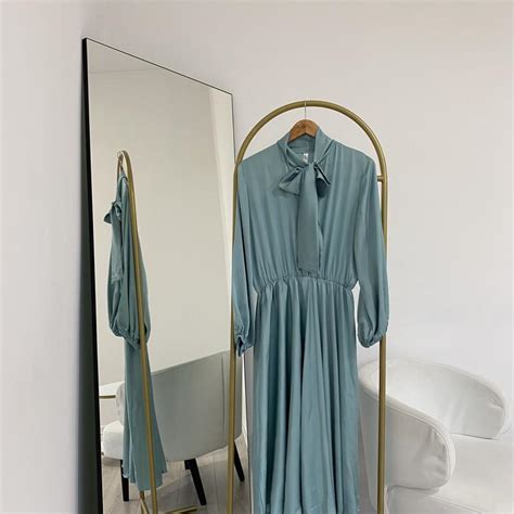 Святкова шовкова сукня міді з бантом — ціна 1700 грн у каталозі Вечірні сукні Купити жіночі речі