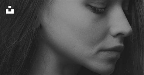 긴 머리를 가진 여자 사진 Unsplash의 무료 회색 이미지