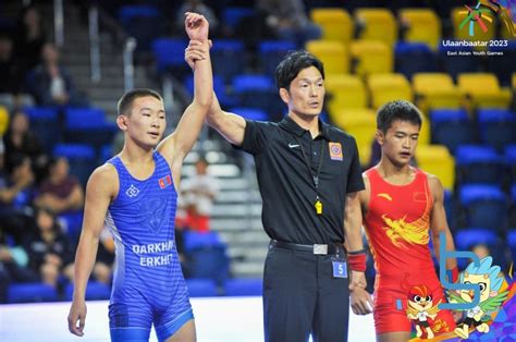 Чөлөөт бөхийн тэмцээнээс 2 мөнгө 2 хүрэл аваад байна