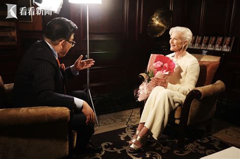 视频 马斯克母亲梅耶：上海古今融合，还是时尚之都！梅耶马斯克母亲节新浪新闻