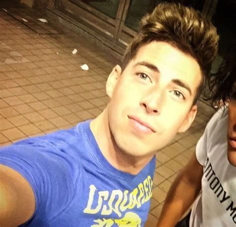 Golden Twink Male Escort In Dubai