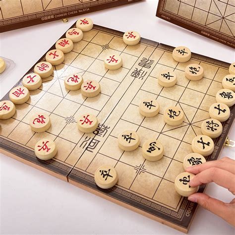 得力实木象棋，象棋直径约33cm，尺寸36317cm款式：含棋盘，棋盘可折叠，一盘两用fyp062801 融创集采商城