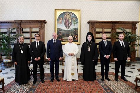 Българска роза на папската одежда Желязков и Лъв си говориха за войната и изкуствения интелект