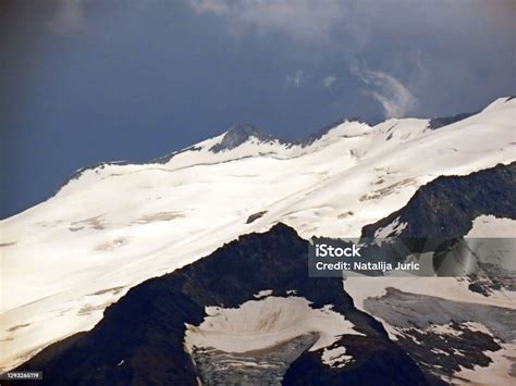 스위스 오발덴 주 오브발덴의 우리 알프스 산악 대산의 멜크제 호수에서 스위스 알프스의 눈 덮인 봉우리와 빙하의 전경 0명에 대한 스톡 사진 및 기타 이미지 Istock