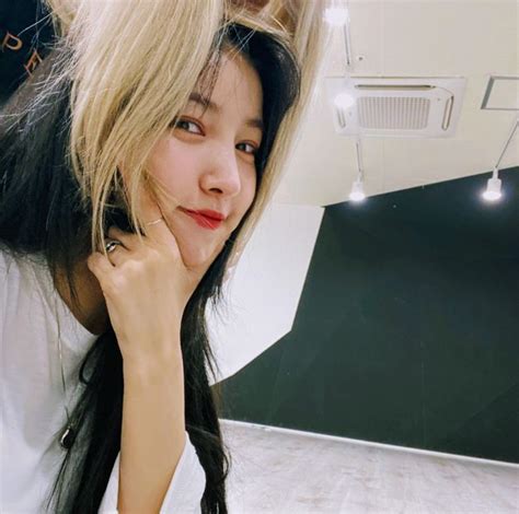 Pin On TWICE X ITZY X GFRIEND Itzy Twice