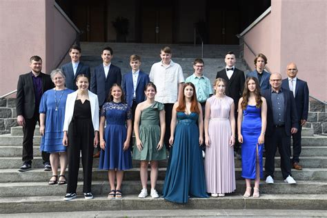 Festliche Konfirmationsfeier In Der Evangelischen Kirche Wando