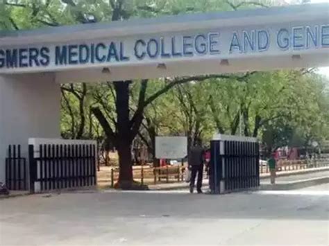 A Female And Male Servant Were Caught Having Sex In A Civil Ambulance ચકચાર સિવિલની