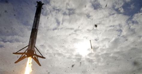 스페이스x 최강 로켓 ‘팰컨 헤비 발사 美 우주군 비밀 임무 수행