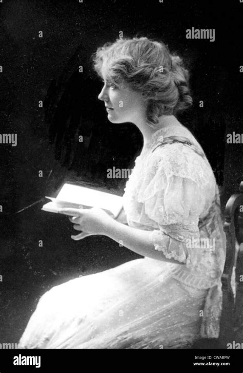 9 Hot Sexy Antoinette Perry Bikini Pics