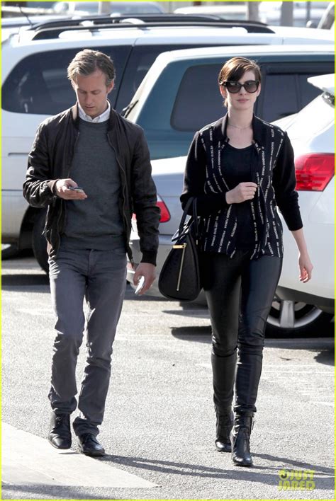 Anne Hathaway Spreads Word On No Smoking In Many Different Languages