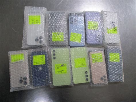 Өмссөн хувцсандаа 22 утас нуусан монгол залууг саатуулжээ Eguur Mn