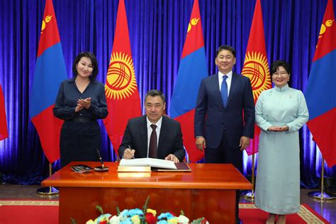 ЕРӨНХИЙЛӨГЧ У ХҮРЭЛСҮХ БҮГД НАЙРАМДАХ КИРГИЗ УЛСЫН ЕРӨНХИЙЛӨГЧ С Н ЖАПАРОВТАЙ АЛБАН ЁСНЫ