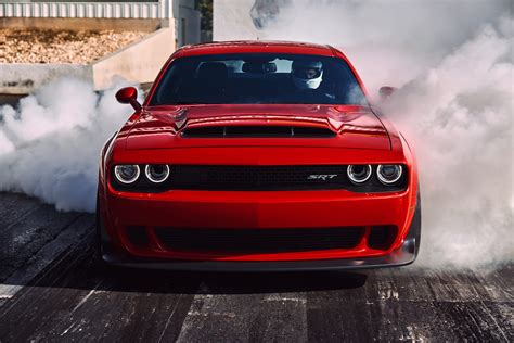 The Dodge Demon Has 840 Horses Scorches A Quarter Mile In 965 Seconds