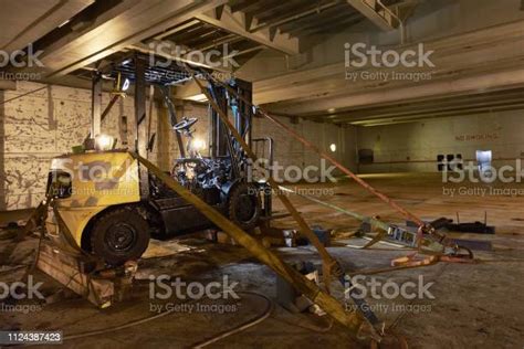 포크 리프트 수리입니다 전문 서비스입니다 자동차 리프트입니다 창 고 수송입니다 포크 리프트 트럭 로더입니다 산업 포크 리프트 트럭입니다 유압 리프트입니다 0명에 대한 스톡