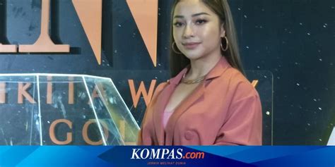 Nikita Willy Luncurkan Koleksi Perhiasan Emas