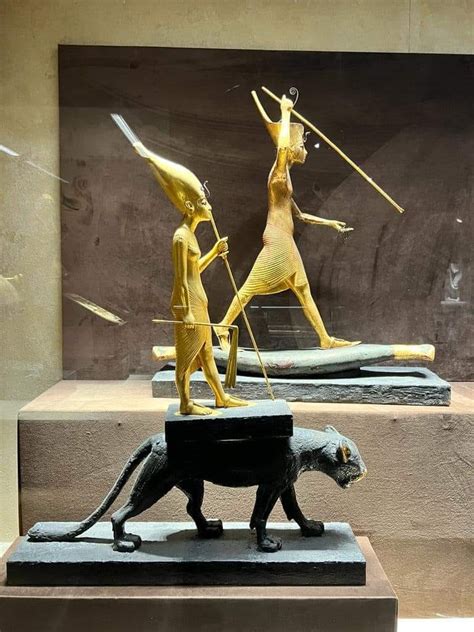 متحفشرمالشيخ توتعنخآمون الملكالذهبي نعرض لكم تمثالين للملك توت