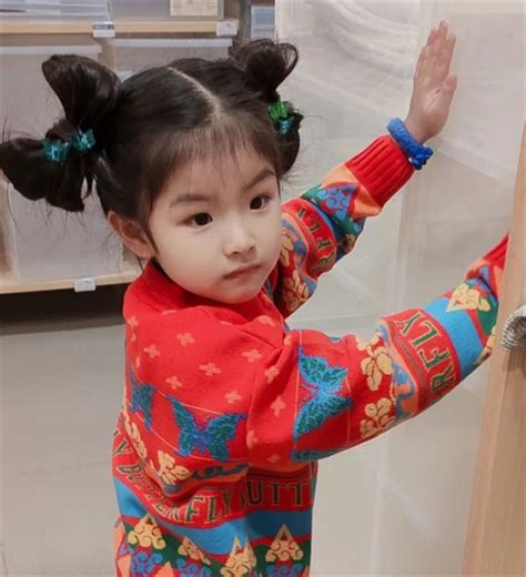 秋冬儿童扎发范本 打造可爱小公主 儿童发型 美发站