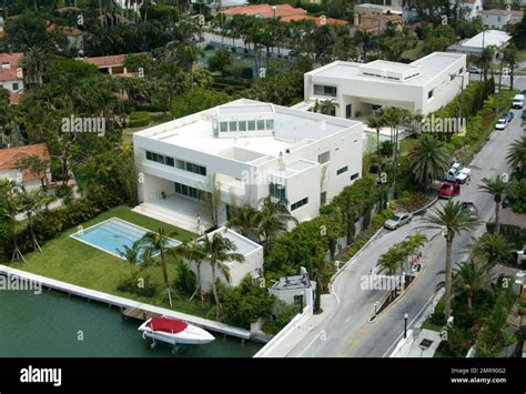 Exclusive This Is The Miami Beach Waterfront Mansion That Hulk Hogan